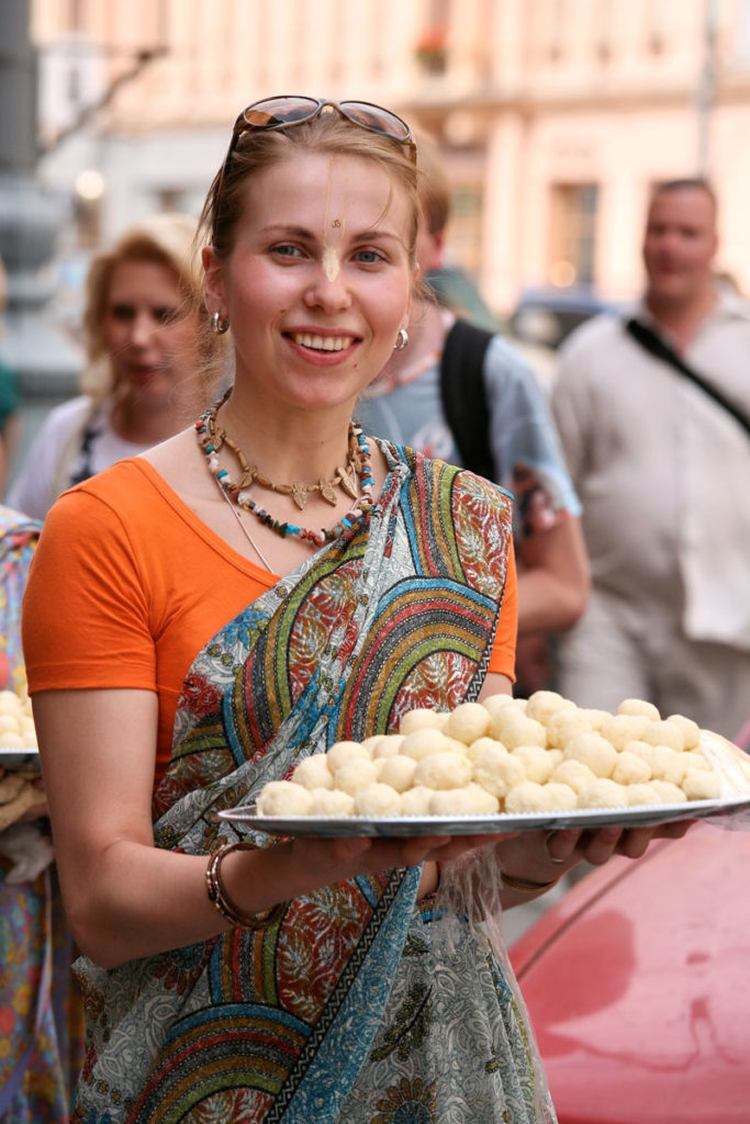 Russian_Hare_Krishna_with_a_plate_of_prasadam | e-sanga
